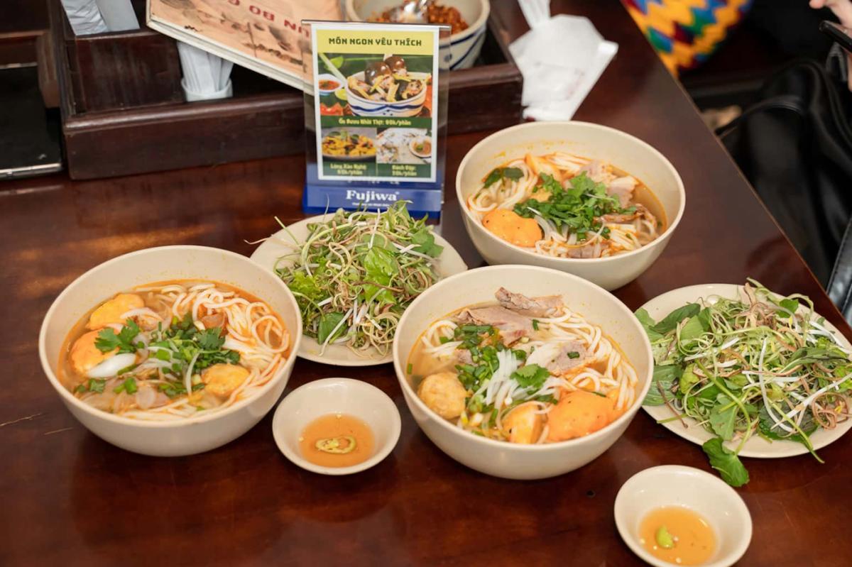 Saigon By Night | Saigon Food Tour