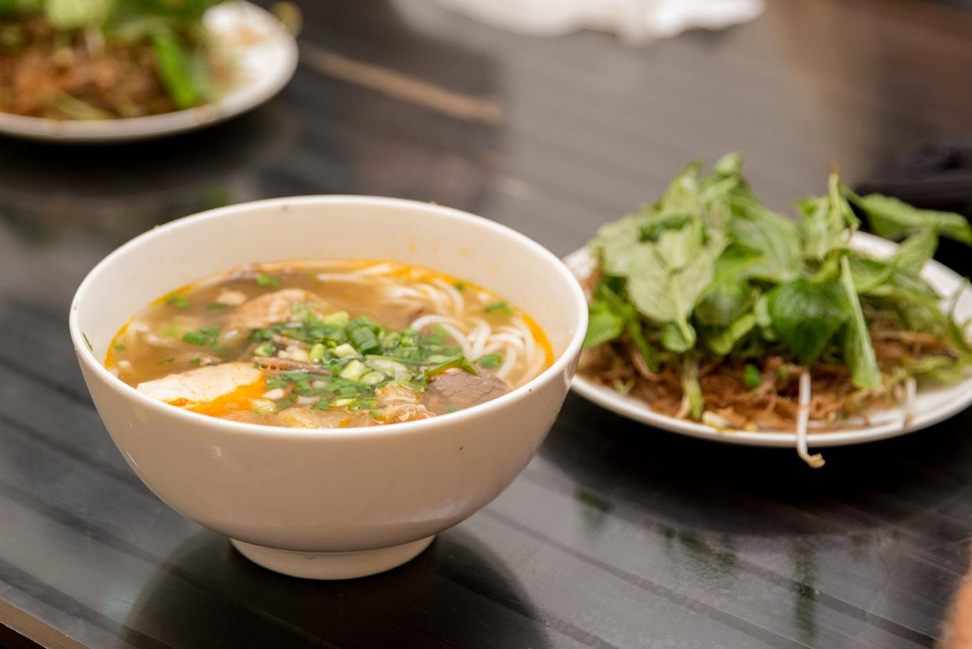 Taste of The Night | Saigon Food Tour